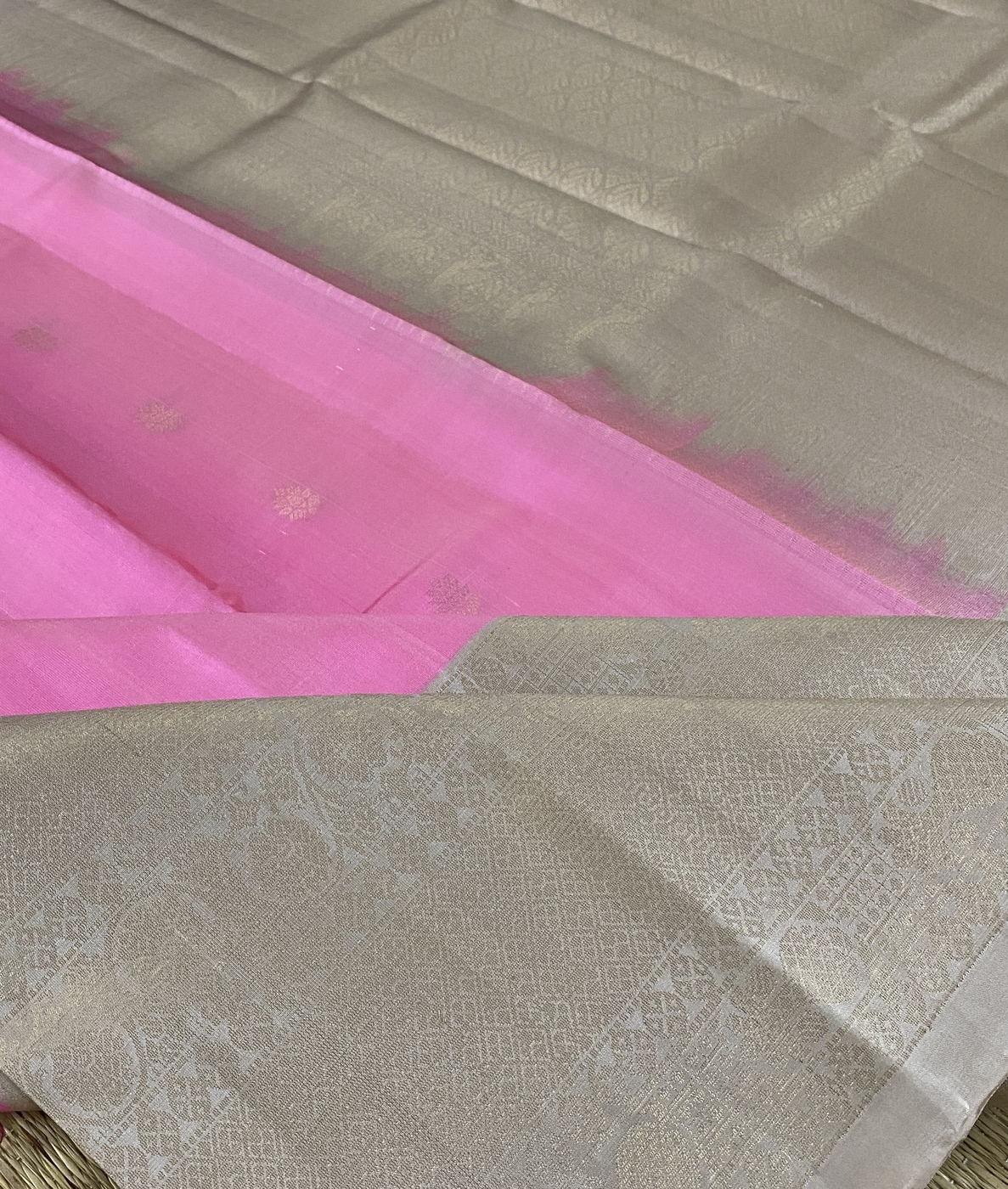 Abhigna- The Pure Silk Saree Saga 8370