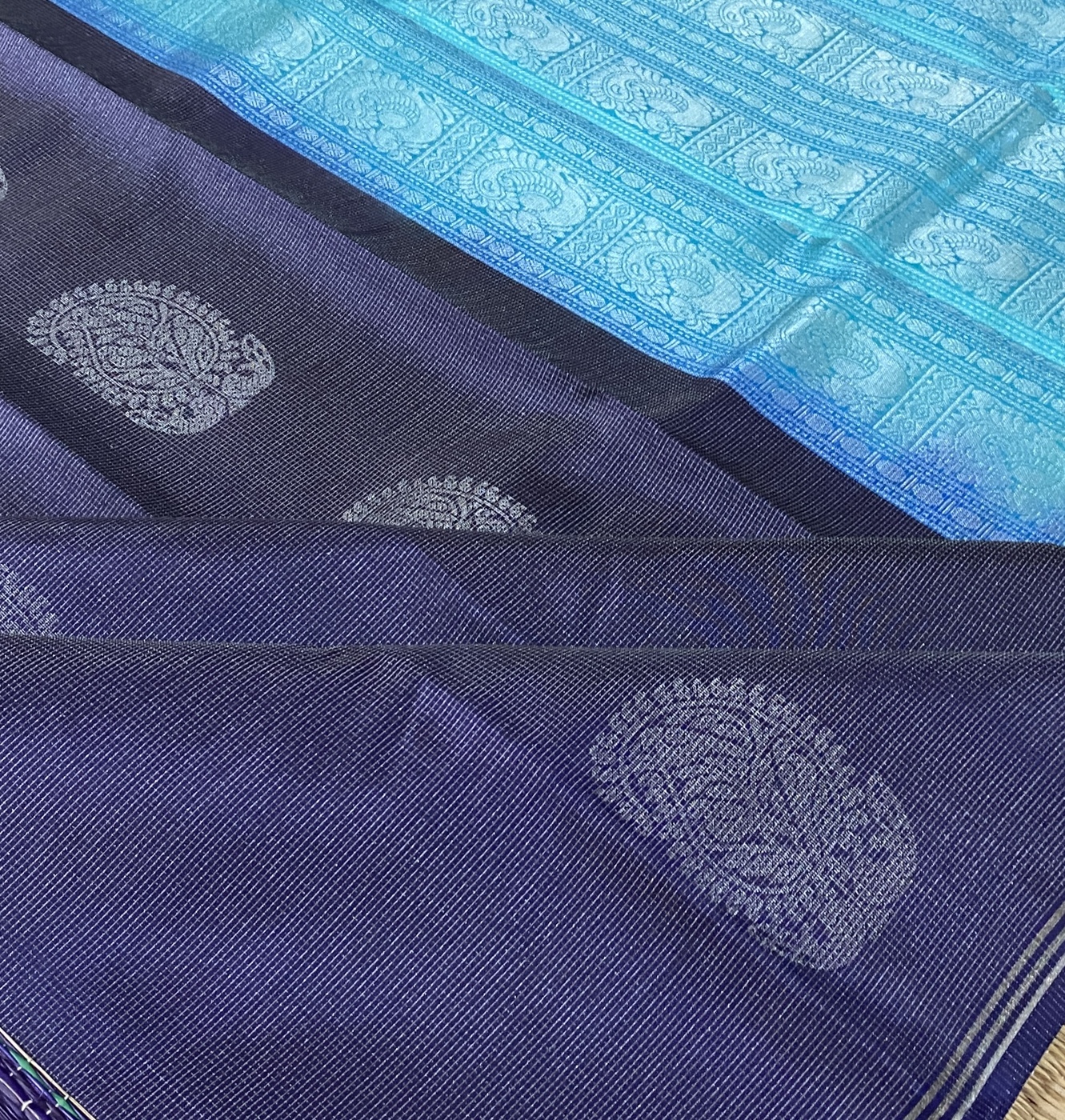 VAIRAM -The SilkWalk Exclusives 8830